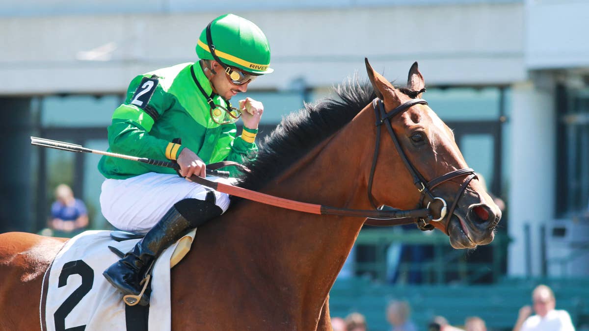 Luis Rivera takes advantage of late call on Lost Horizon