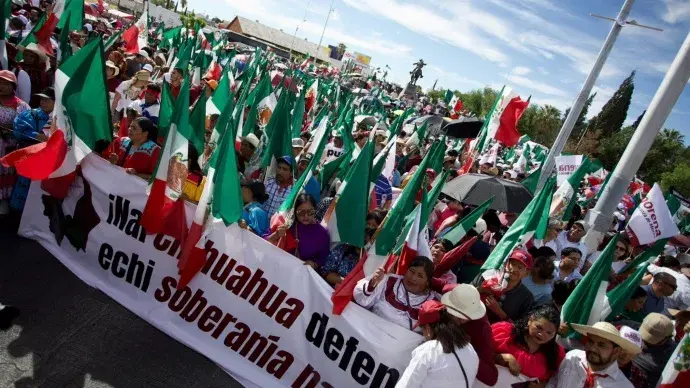 Ariadna Montiel y Andy López encabezan masiva marcha soberana en Chihuahua