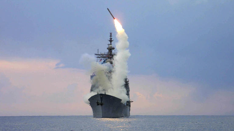 Pentagon signs deals to build 10,000 cruise missiles in three years ...