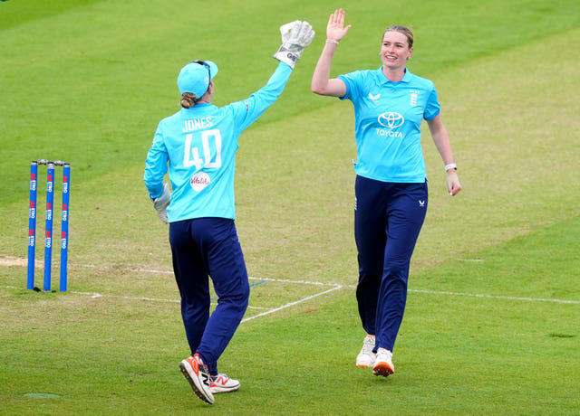 New Zealand level England series as rain affects six-wicket win in Cardiff