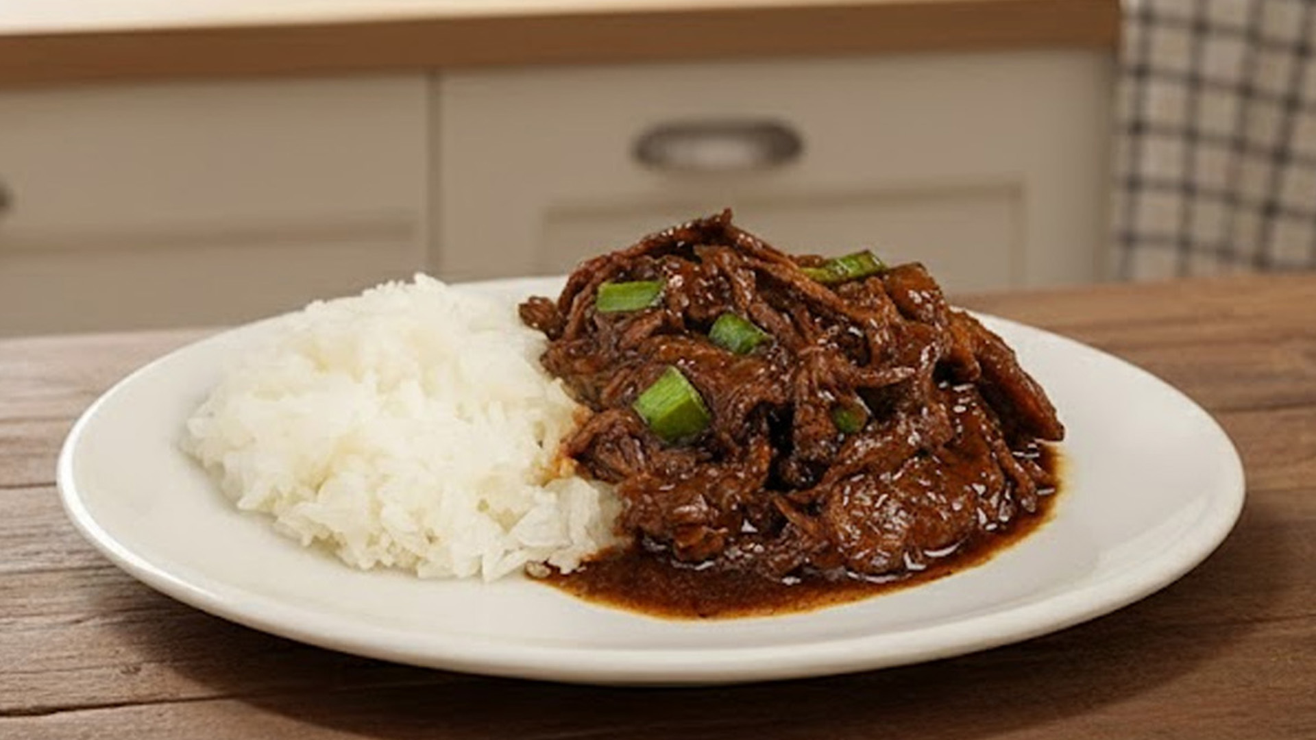 How to make slow cooked shredded beef with rice