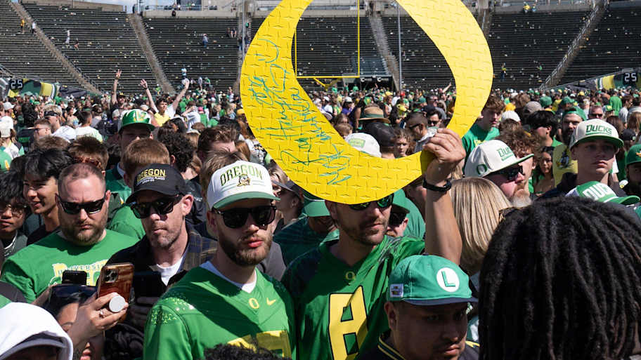 Four-star running back sets commitment date with Oregon in the hunt