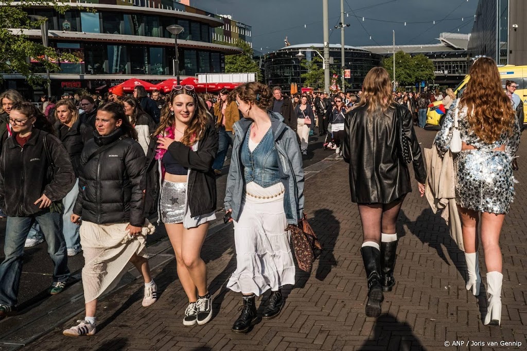 Arena loopt rustig leeg na eerste optreden van Harry Styles