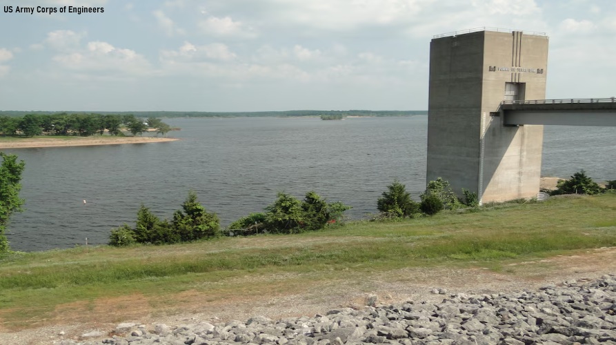 Toxic algae closes two lake beaches in Missouri
