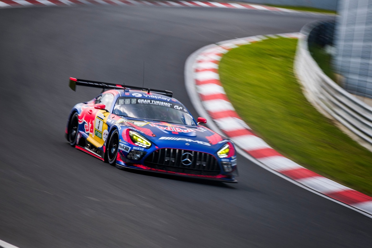 Max Verstappen lidera las 24 Horas de Nurburgring tras tres horas