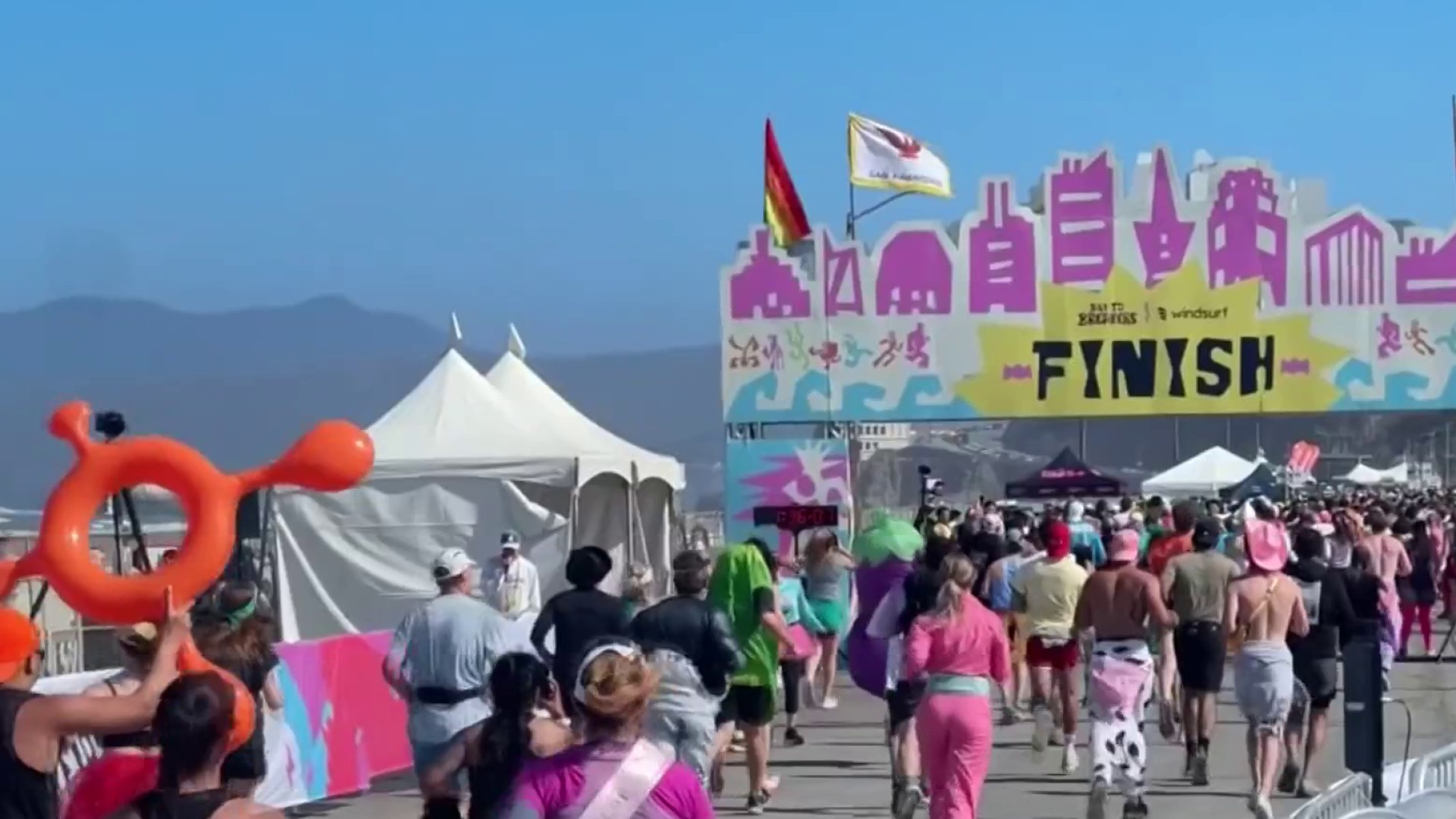 Thousands prepare for San Francisco's Bay to Breakers amid windy conditions