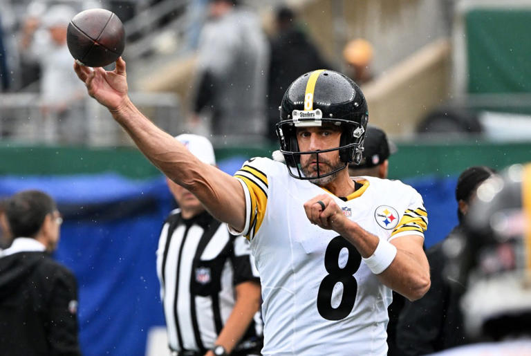 Aaron Rodgers returns to Steelers for 22nd NFL season