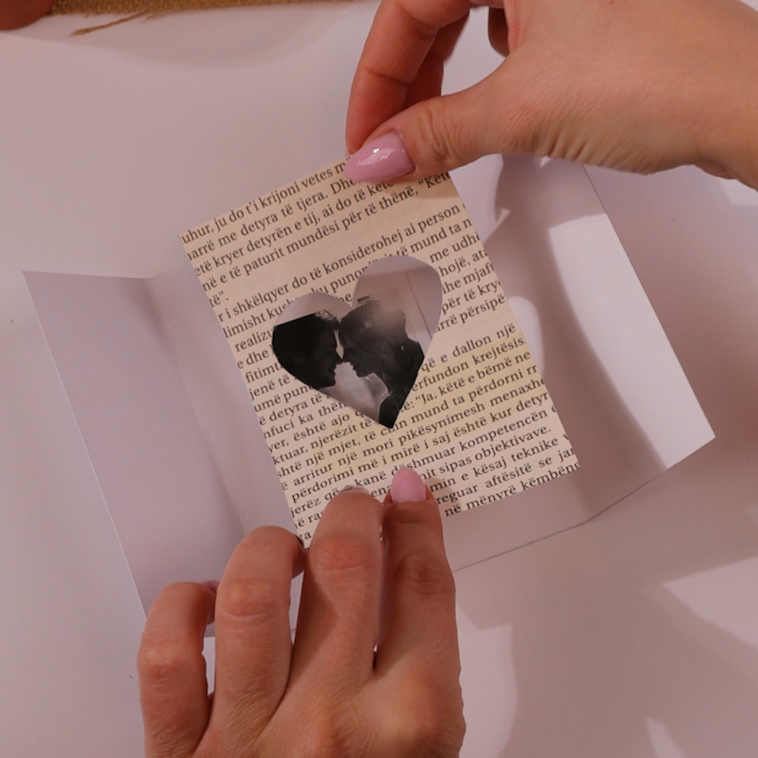 Surprise your loved one with this DIY card♥️