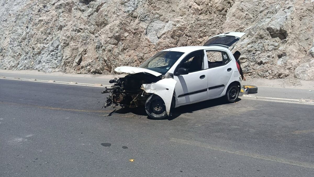 Conductor pierde el control e impacta contra cerro en Laguna Sur ...