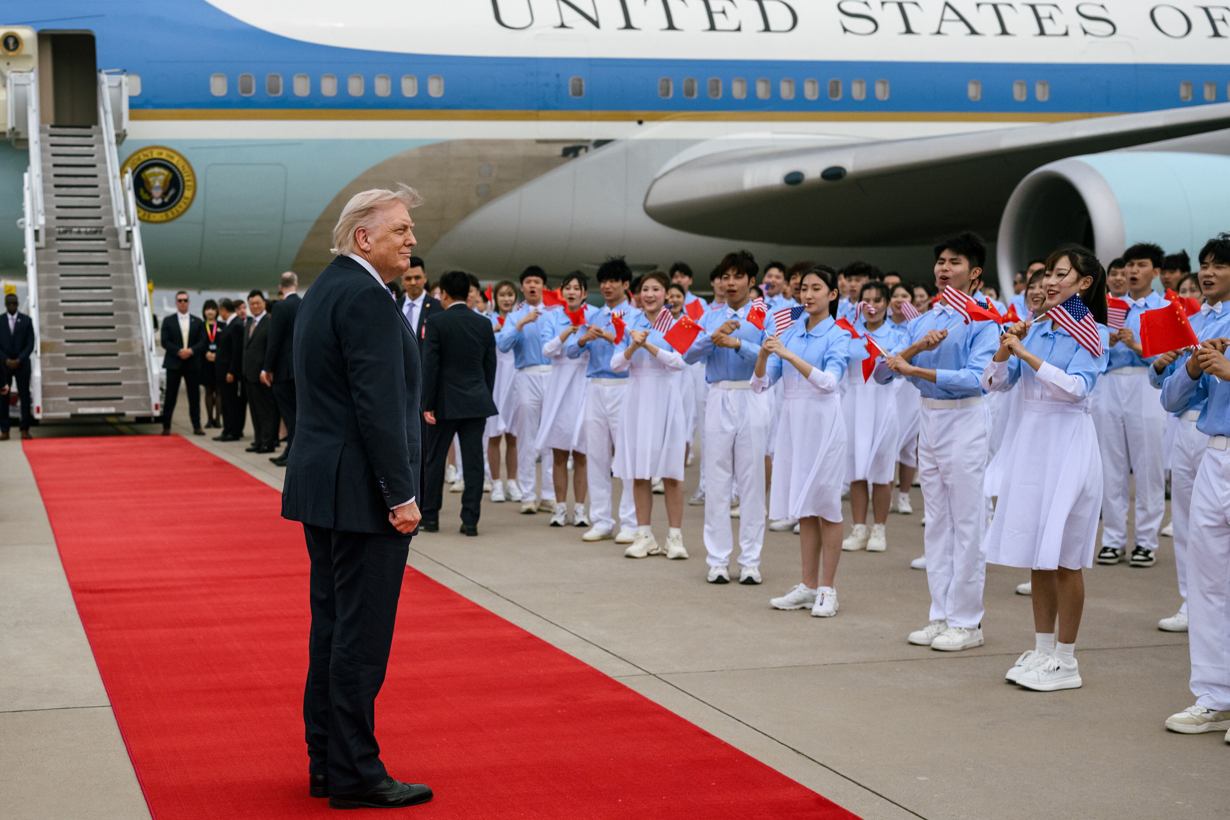 US delegation discards Chinese-issued items over espionage concerns