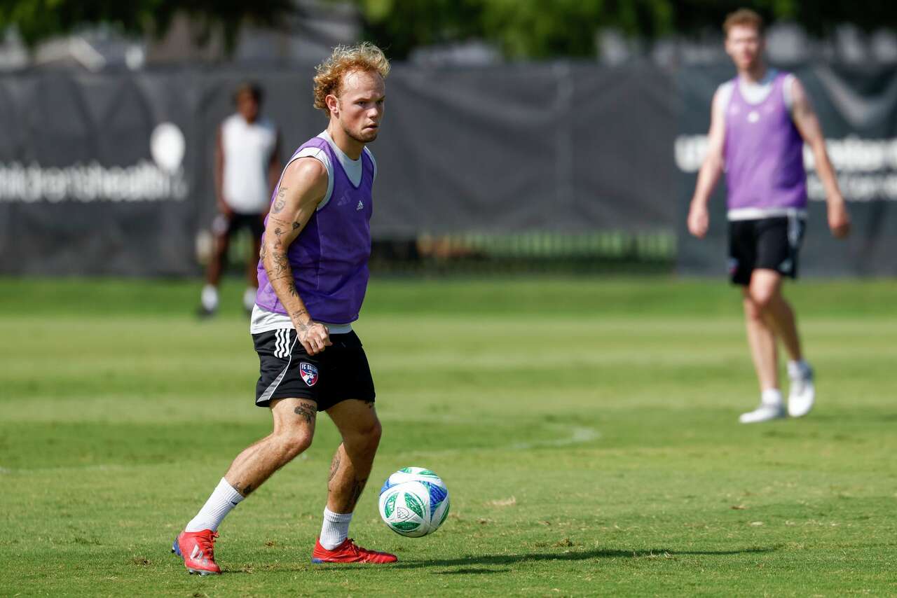 Watch: FC Dallas' Sam Sarver chugs beer on field to celebrate match ...