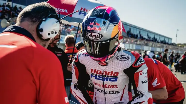 Hasil Moto3 Catalunya 2026! Valentin Perrone rebut pole, Veda Ega ...