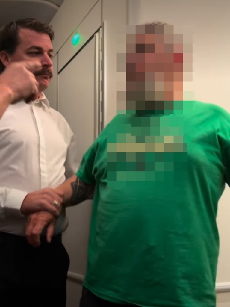 Lifetime Qantas ban after alleged biting