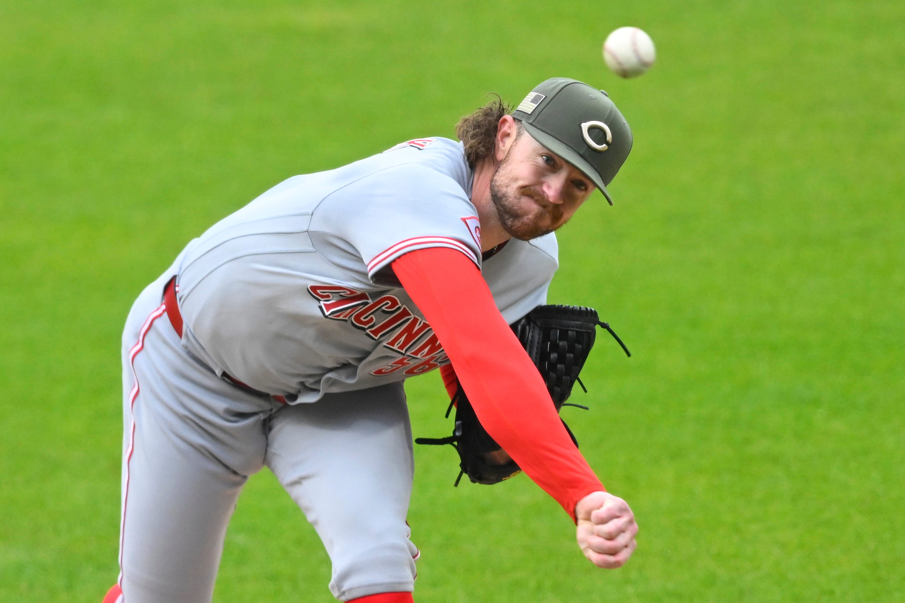Reds look to build on 2-game win streak with pair against Cardinals