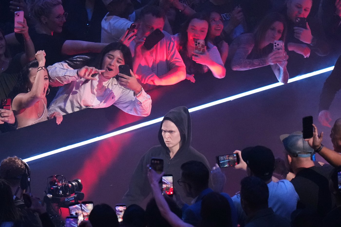 Ronda Rousey stops Gina Carano with an armbar 17 seconds into their ...