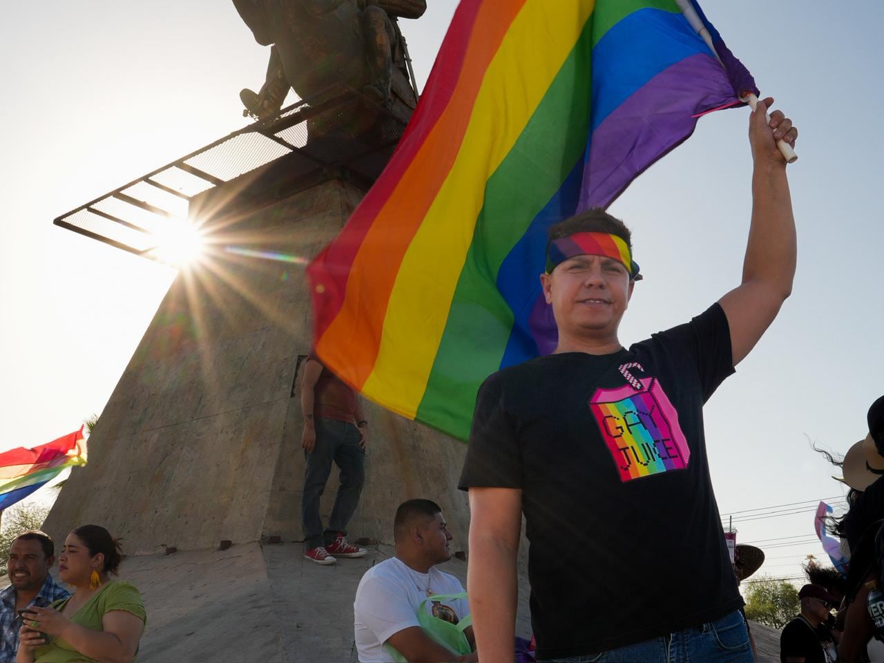 Comunidad LGBTQ+ marchan contra las diversifobias exigiendo un Mexicali ...
