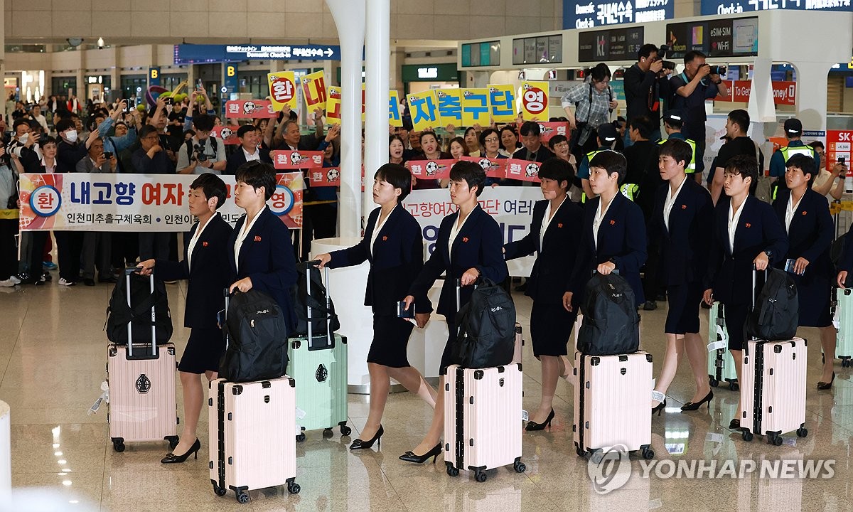 (LEAD) N. Korea football club Naegohyang arrive in S. Korea for much ...