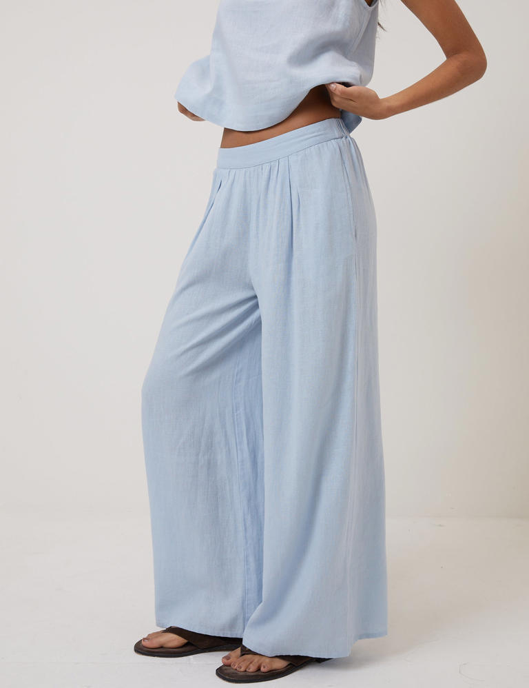 Looking like a fashion person this summer is as easy as wearing these 2 ...