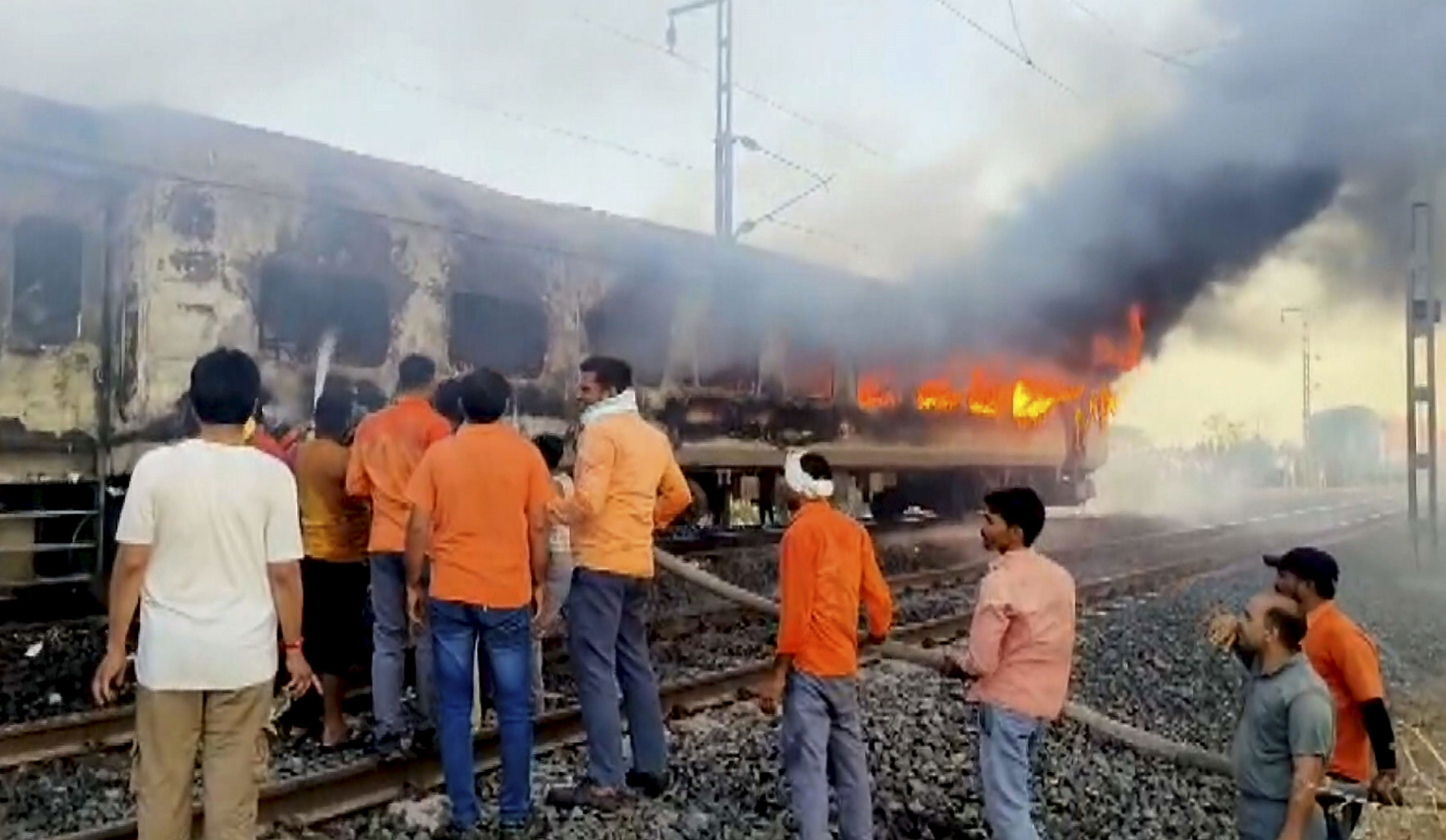 Fire breaks out in Delhi-bound Rajdhani Express in MP's Ratlam; rail ...