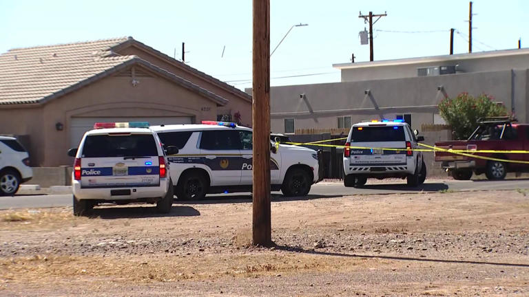 Suspect at large after shooting at south Phoenix apartment