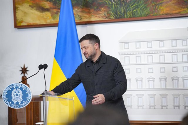 Zelenski busca responder al decreto del Kremlin que facilita la ...