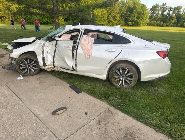 Man airlifted after Knox County crash