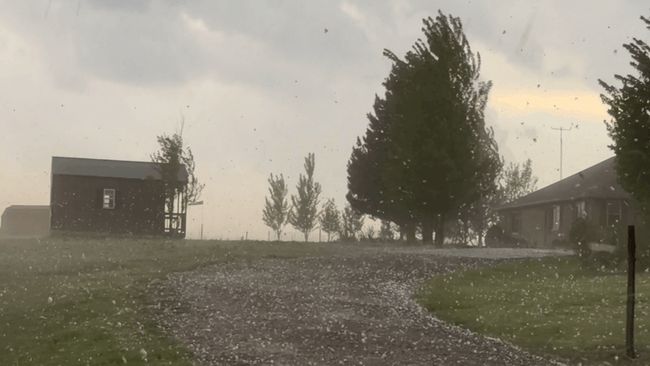 Severe thunderstorm pelts western Kansas with hail