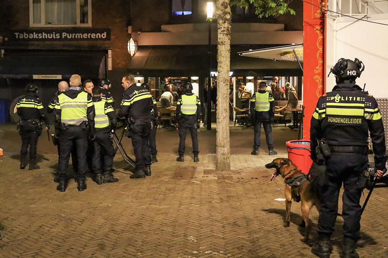 Jongeren vallen politie aan na vechtpartij op kermis in Purmerend