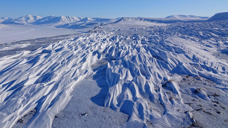 Las islas Svalbard, la otra disputa abierta en la carrera por el ...