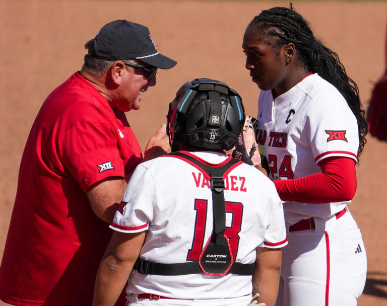 Explaining the flex and designated player rule in college softball