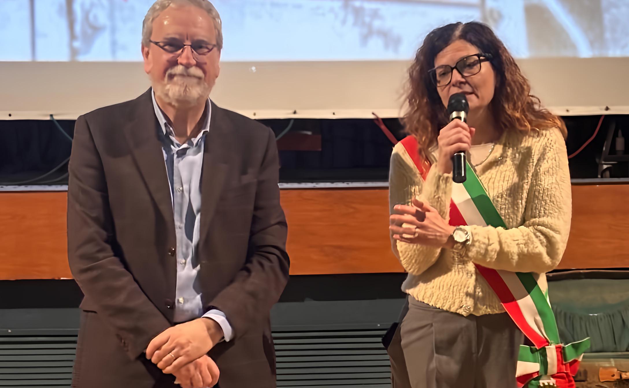 Atti vandalici alla scuola Masaccio. Rotti i cartelli della Costituzione