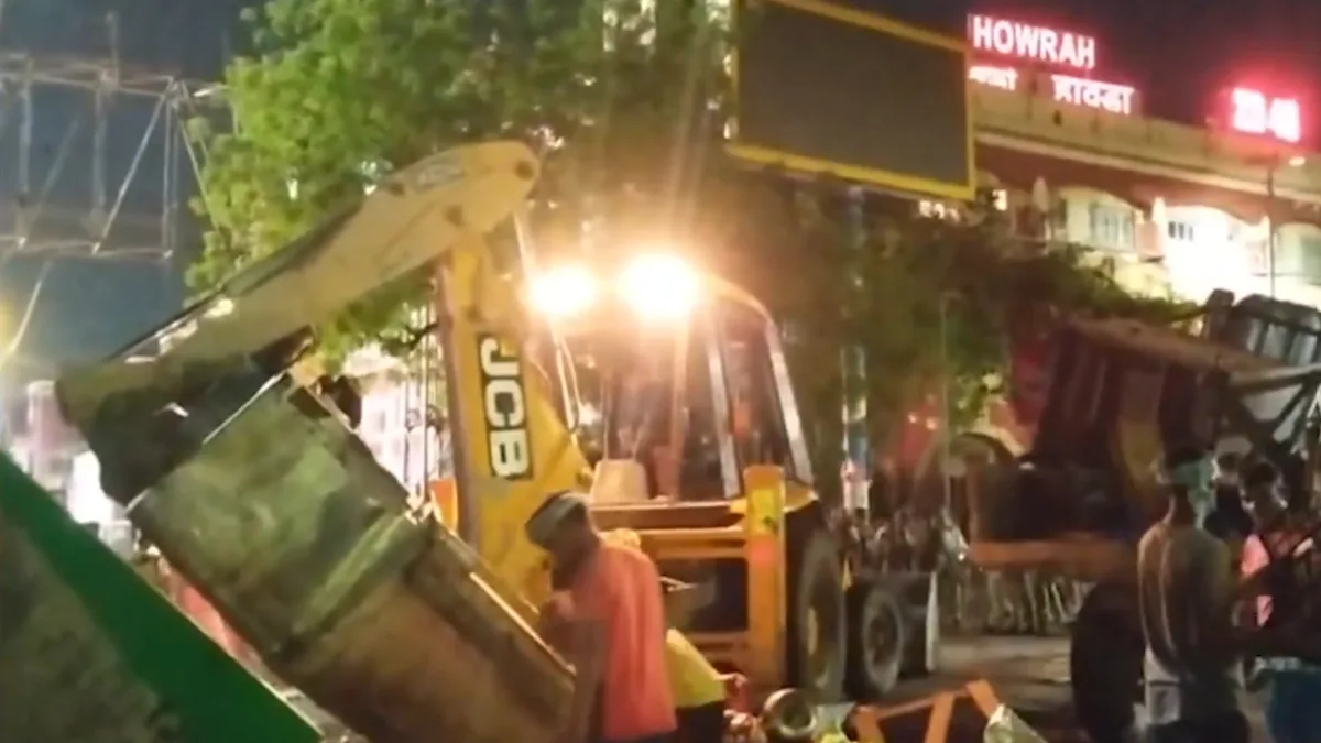 Bulldozers roll through Howrah Station area as Bengal government ...