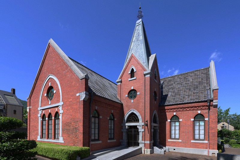 Retro Japan: Kobe chapel damaged in air raids, survived quake, reborn ...