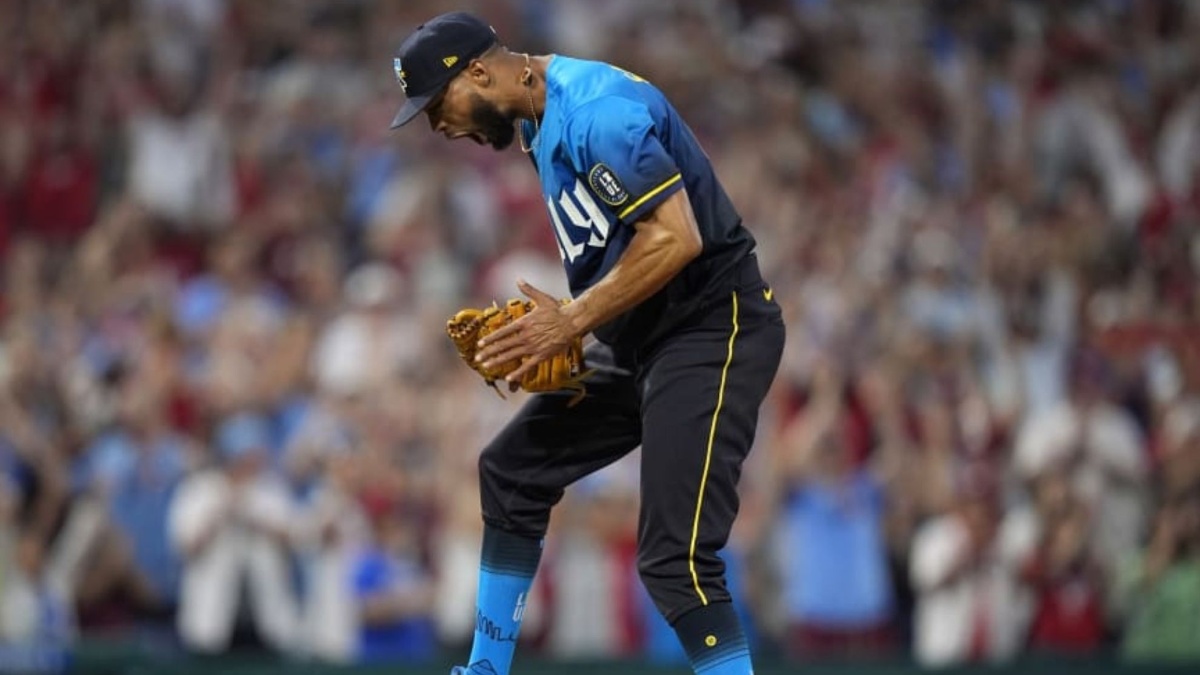 MLB: Phillies’ ace throws complete-game gem vs. Pirates, keeps ...