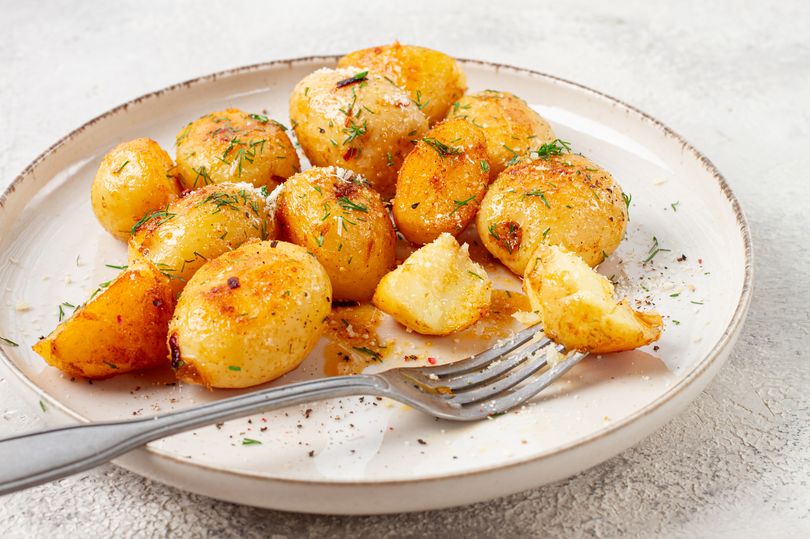 Roast potatoes come out with perfect crispy skin if you use this 1 ...