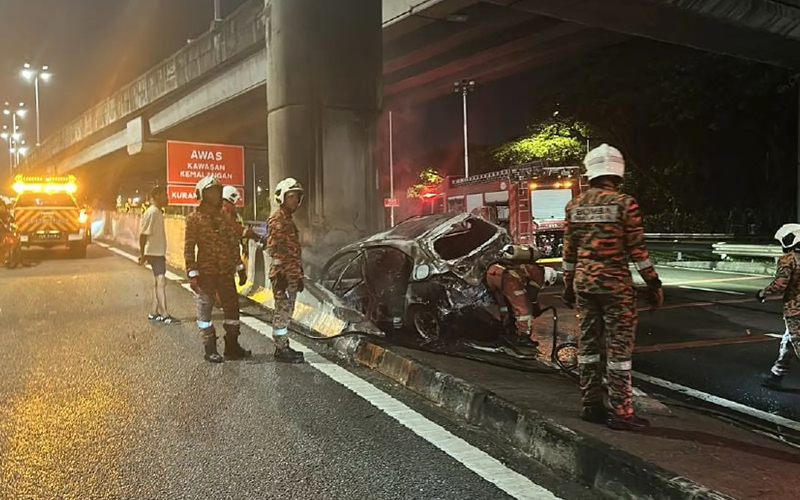 2 co-workers killed in fiery car crash in Jalan Sungei Besi