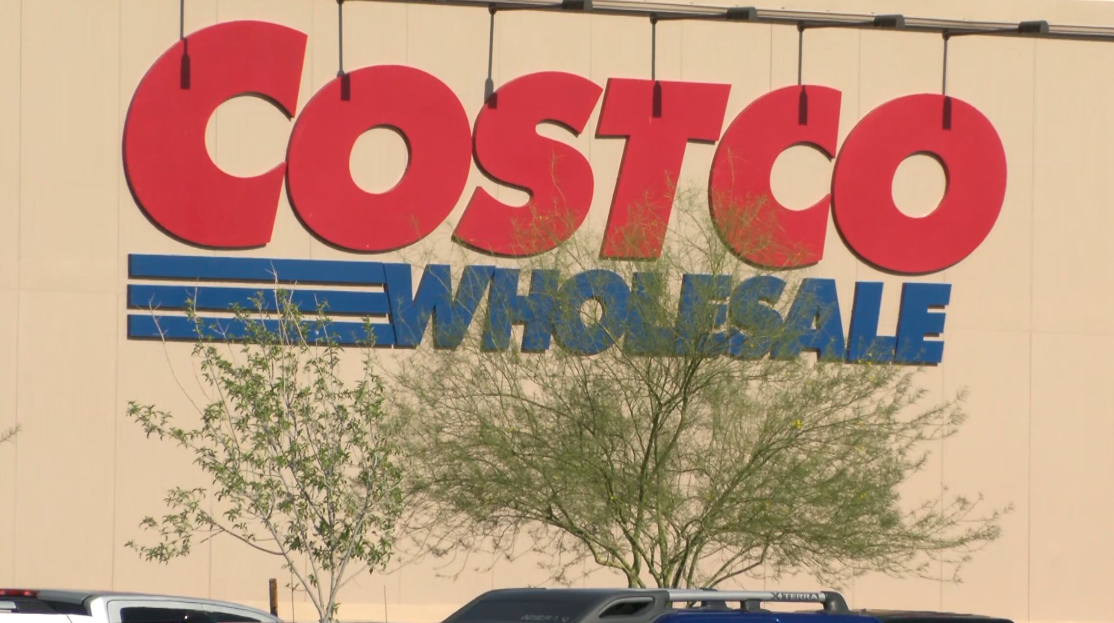Suspect sought after macing employee, customers during Costco theft ...