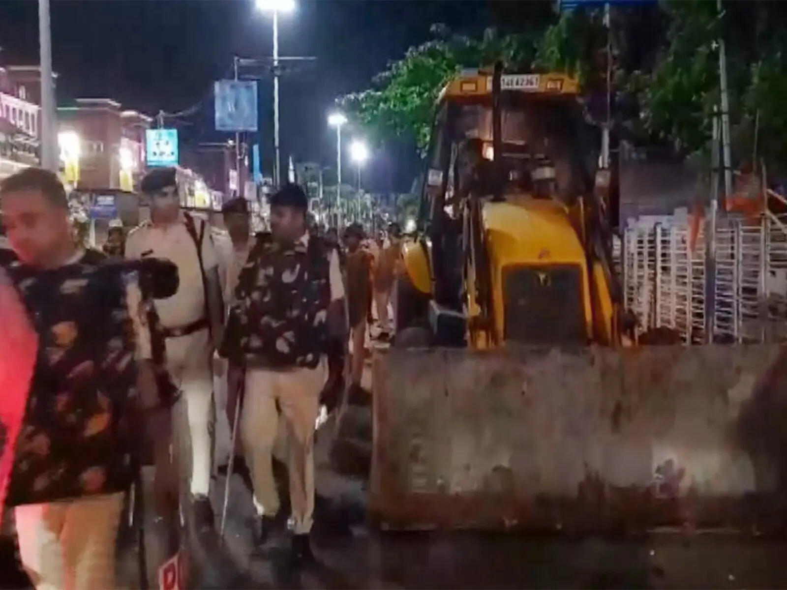 Demolition drive conducted near Howrah railway station in West Bengal ...