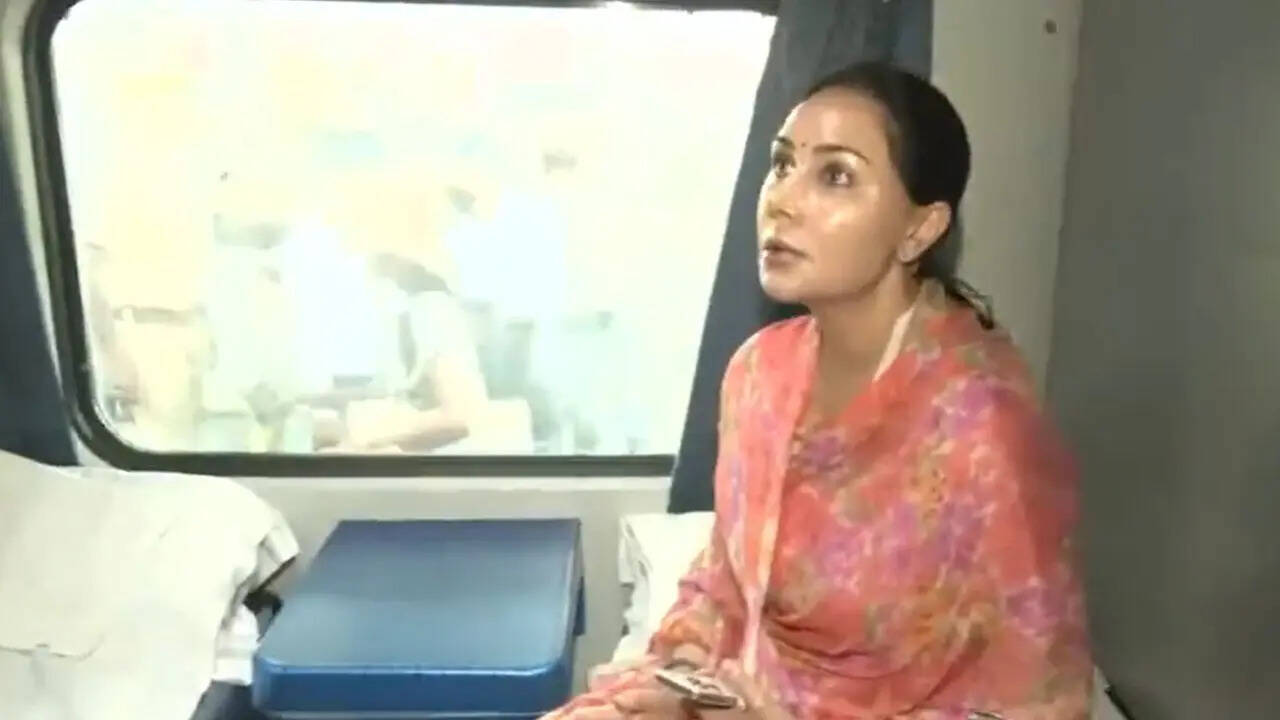Rajasthan Dy CM Diya Kumari travels by train to Ajmer, backs PM ...
