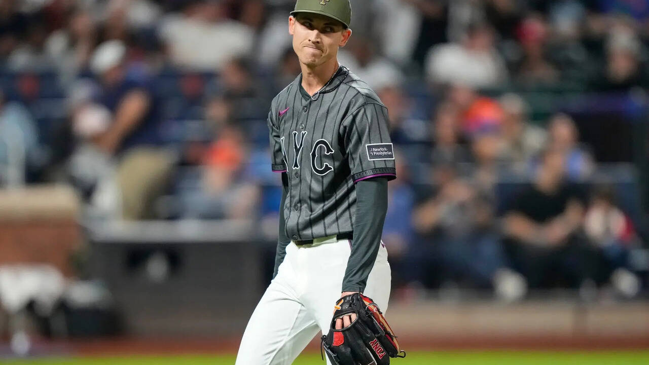 Luke Weaver shares lighthearted moment with Clay Holmes after injury