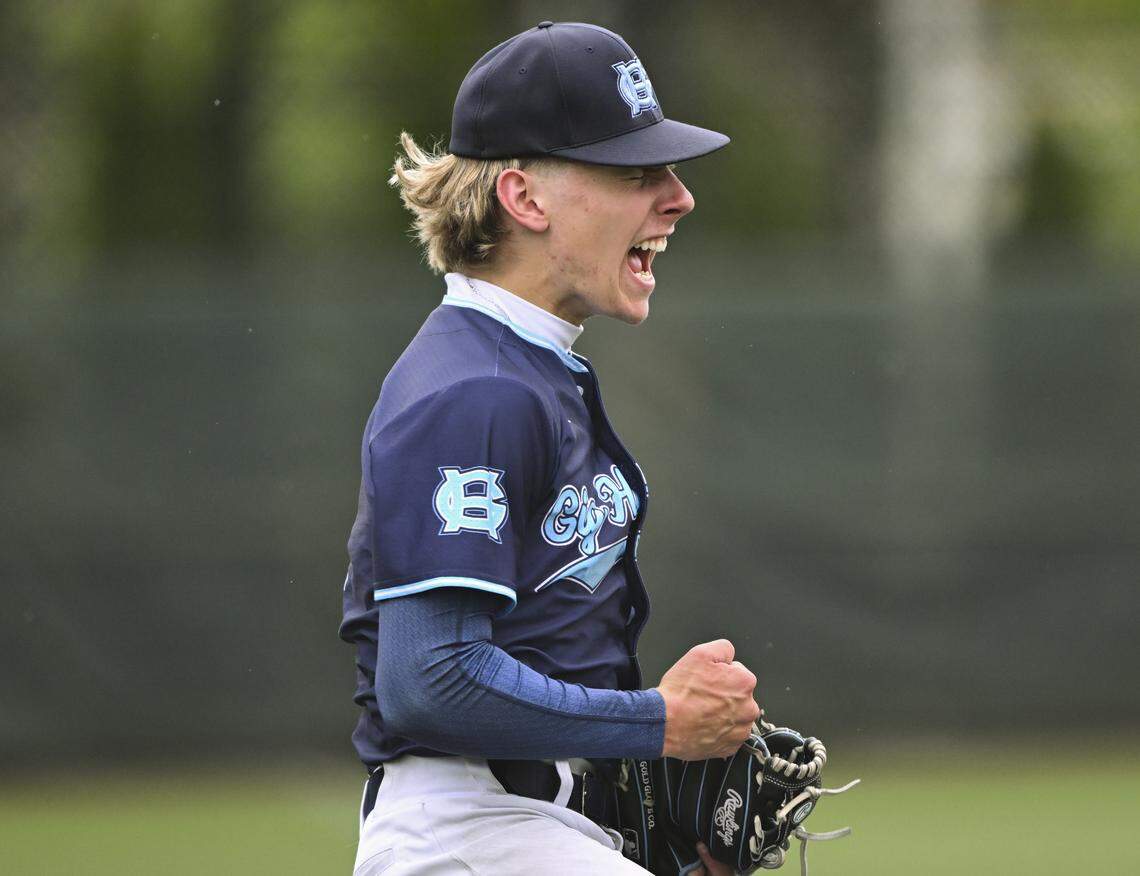 District championships: Gig Harbor blanks Kentlake, Sumner buries No. 1 ...