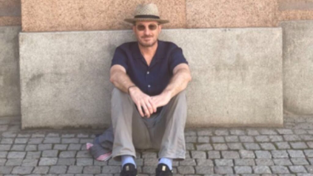 'Black Swan' director, Darren Aronofsky, discusses his AI-generated ...