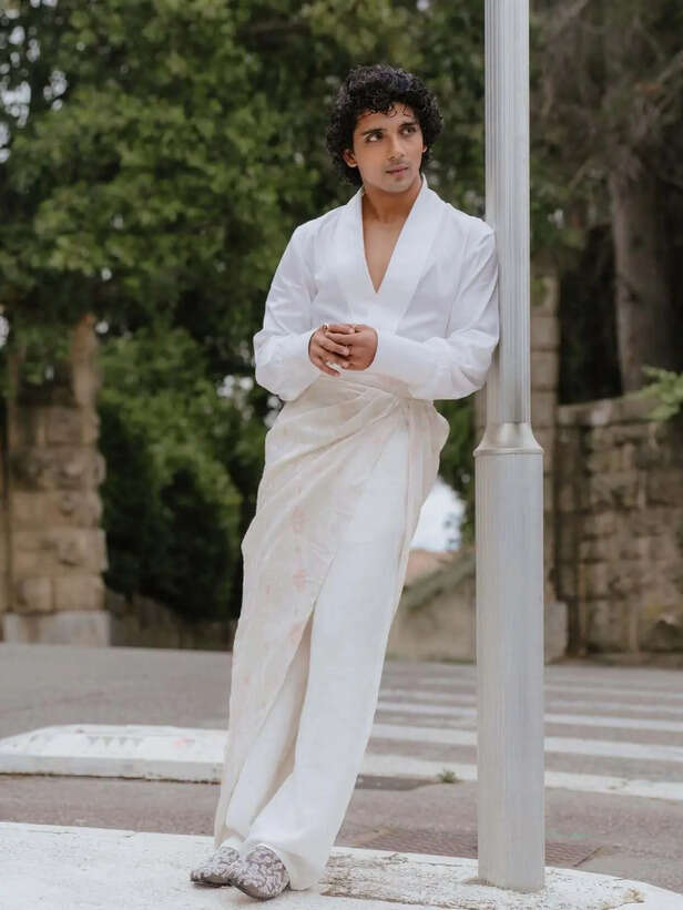 The guy who made us laugh with Bengali parent jokes, Niranjan Mondal is ...