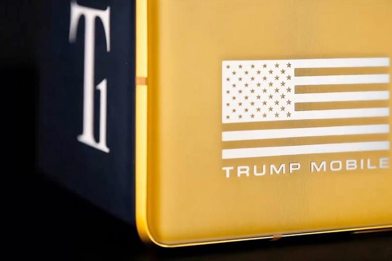 Trump Mobile slammed after glaring mistake spotted with the US flag ...