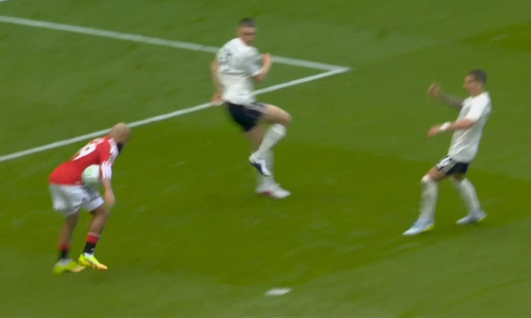 Gary Neville tells referee he's had an 'absolute shocker' after ...