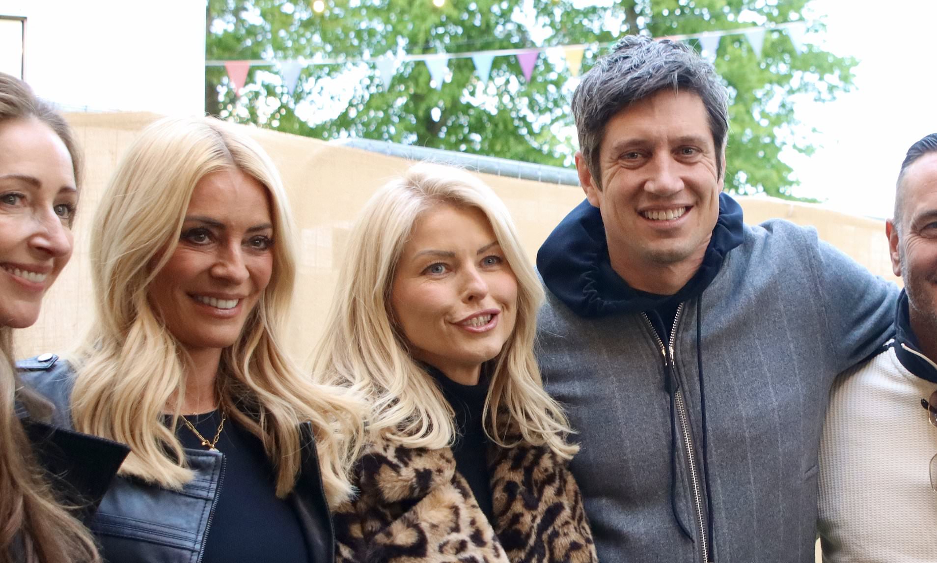 Exes Tess Daly and Vernon Kay dance at Pub in the Park as they enjoy ...