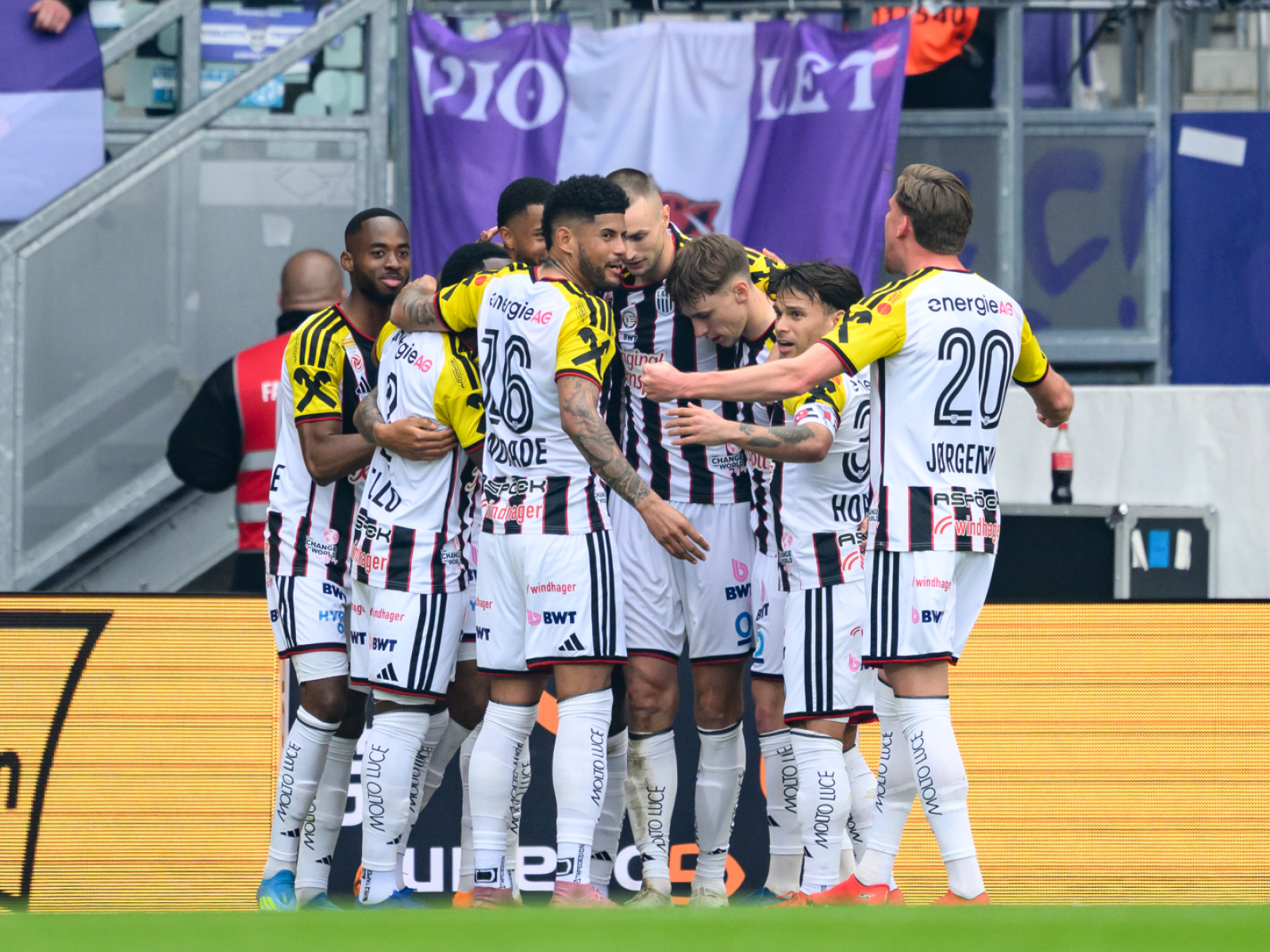 LASK nach 3:0 bei Austria Meister - Rapid im EC-Play-off