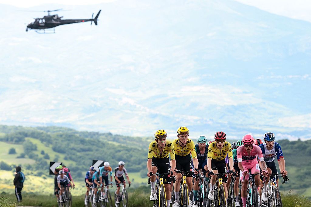 UAE Team Emirates-XRG manager looks on Vingegaard's Blockhaus ascent ...