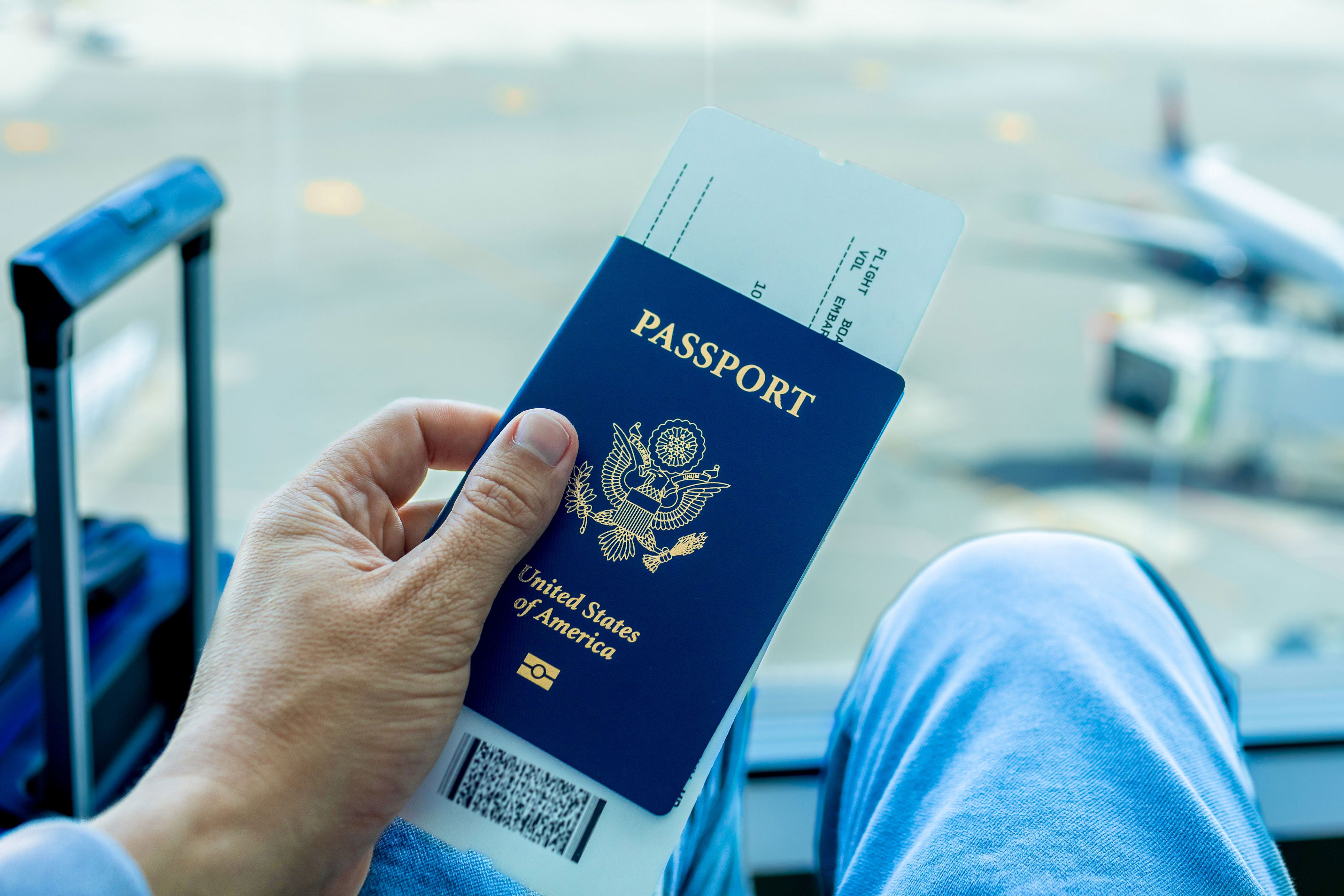 "Ignorant" American tourist's passport stamp rule breach risks ...