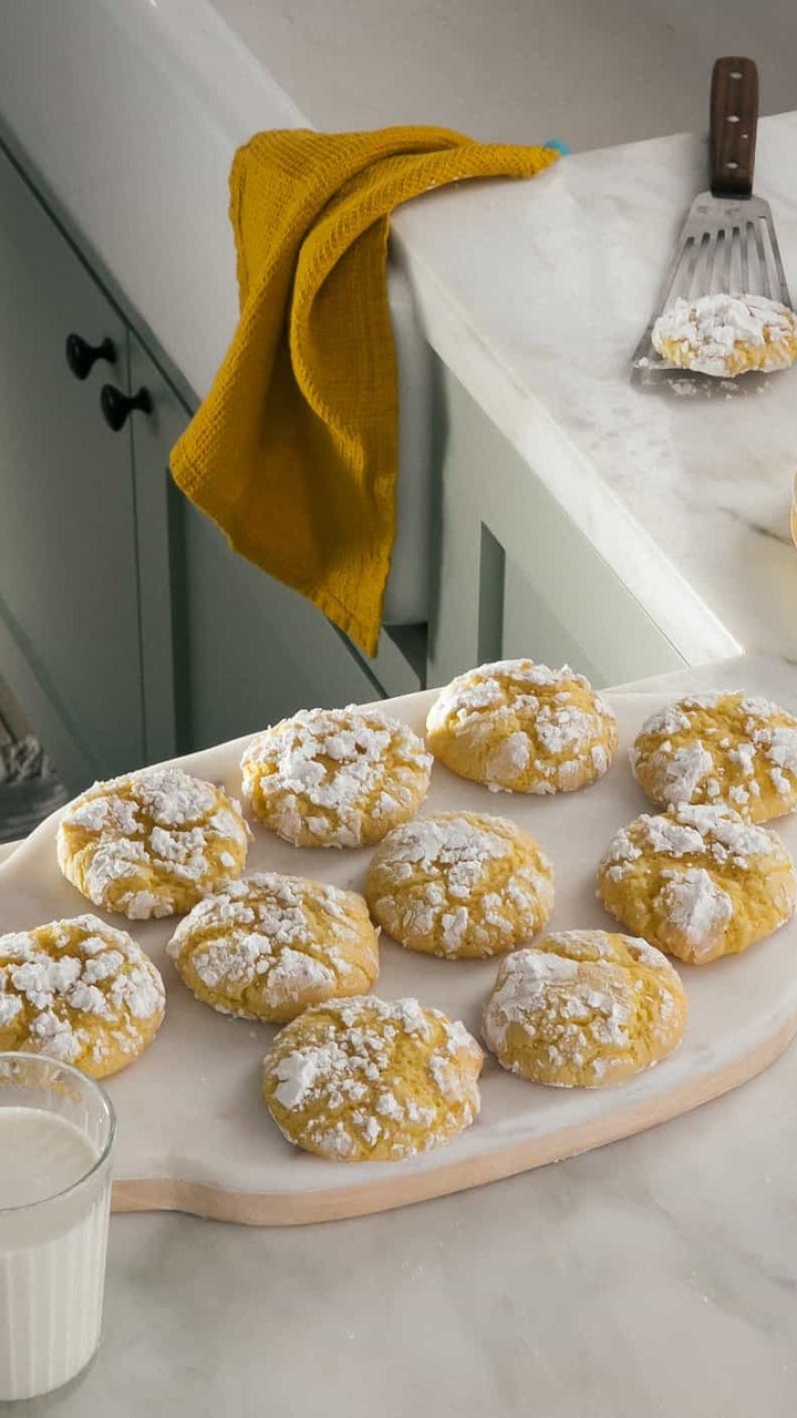 Fluffy lemon crinkle cookies